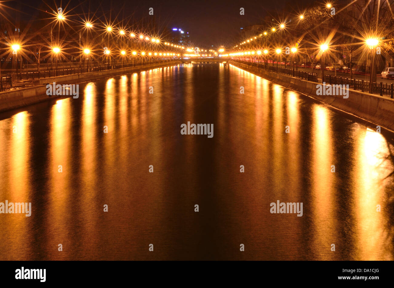 Light reflection on river hi-res stock photography and images - Alamy