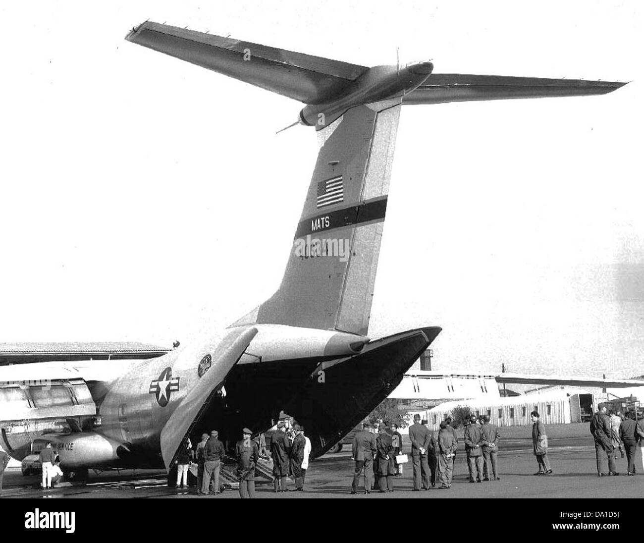 C 141 starlifter hi-res stock photography and images - Alamy