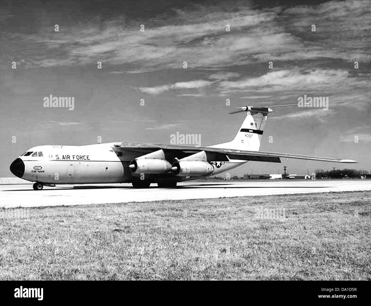 C 141 aircraft Black and White Stock Photos & Images - Alamy