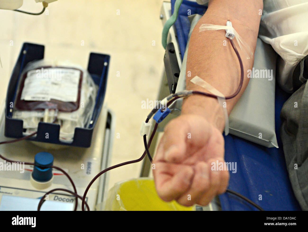 Man donates blood hi-res stock photography and images - Alamy