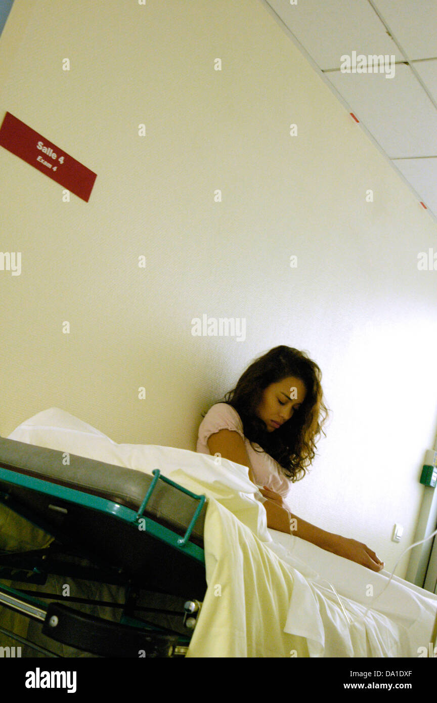 WOMAN HOSPITAL PATIENT Stock Photo - Alamy