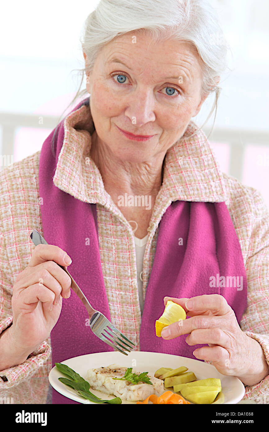 ELDERLY PEOPLE EATING A MEAL Stock Photo - Alamy
