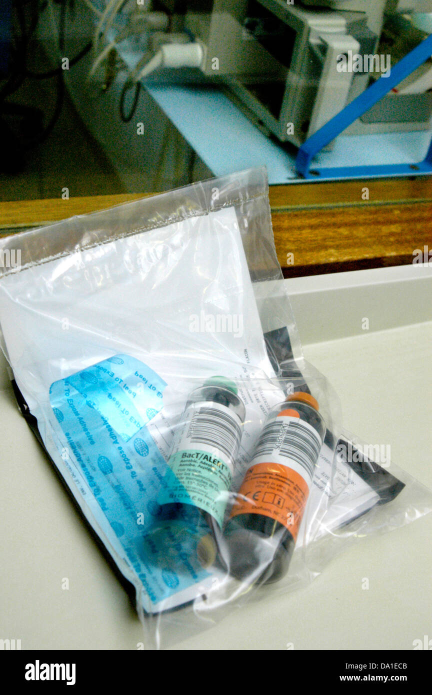 Medical specimen bottles hi-res stock photography and images - Alamy
