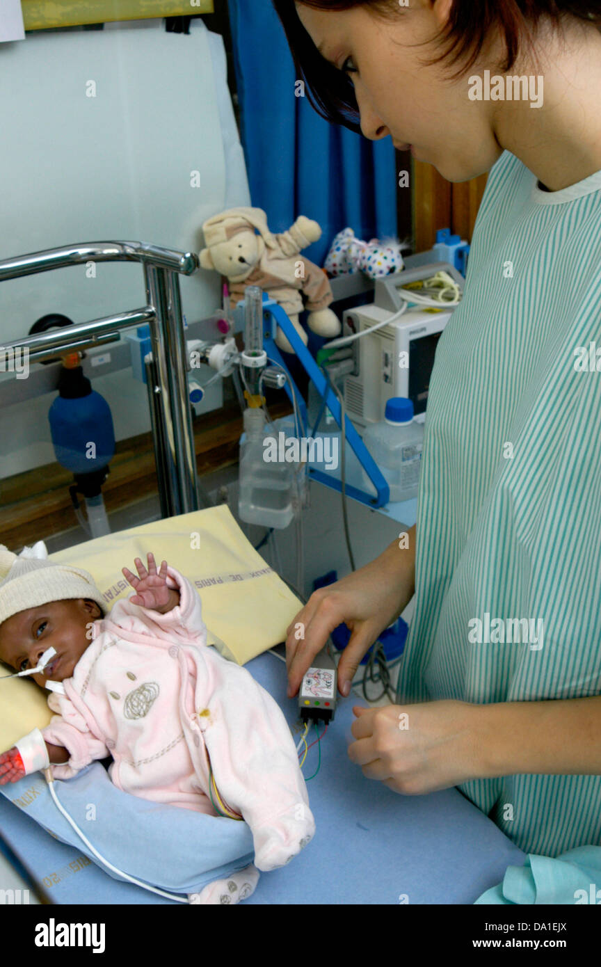 Woman and hopital bed hi-res stock photography and images - Alamy