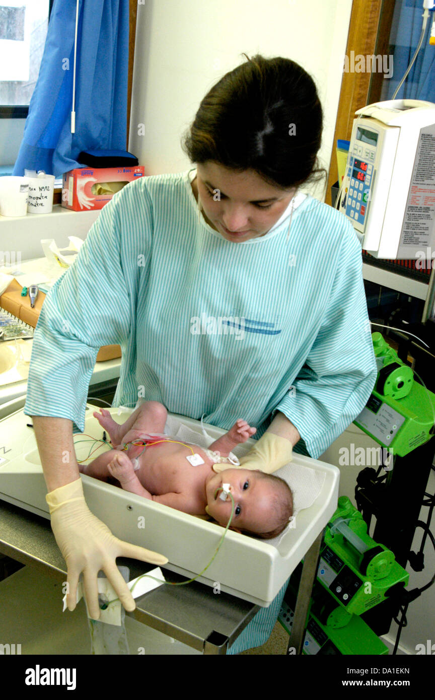 Infant scale in hospital hi-res stock photography and images - Alamy
