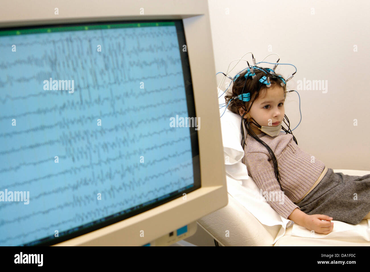 Eeg brain screen hi-res stock photography and images - Alamy