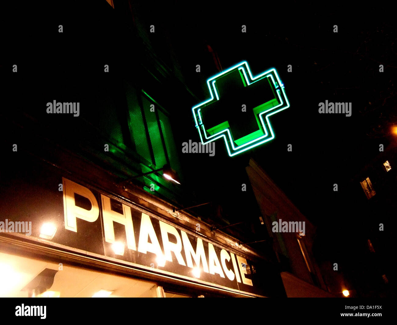 OUTSIDE OF A CHEMIST'S SHOP Stock Photo - Alamy
