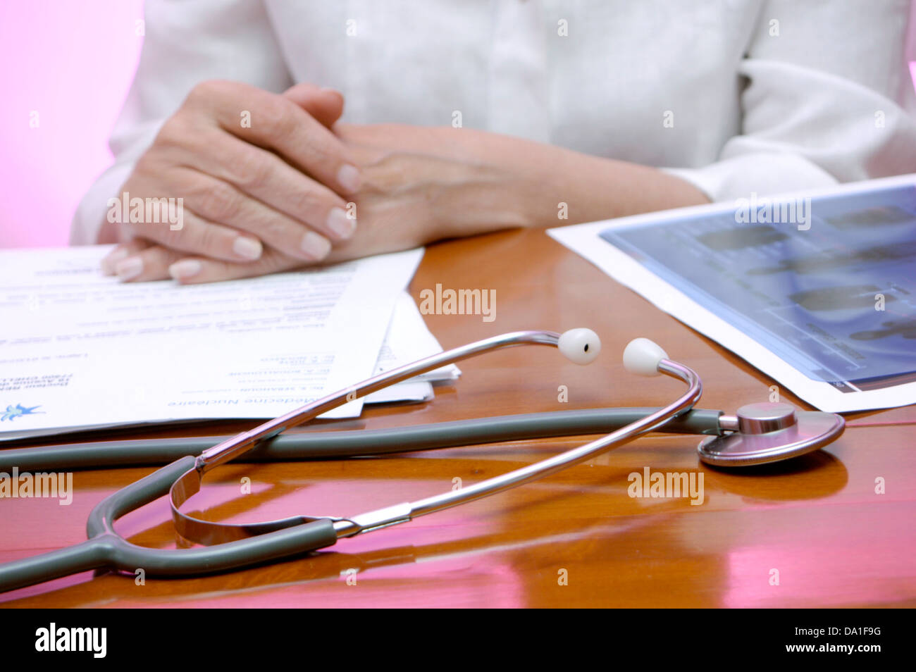 DOCTOR WITH MEDICAL RECORD Stock Photo - Alamy