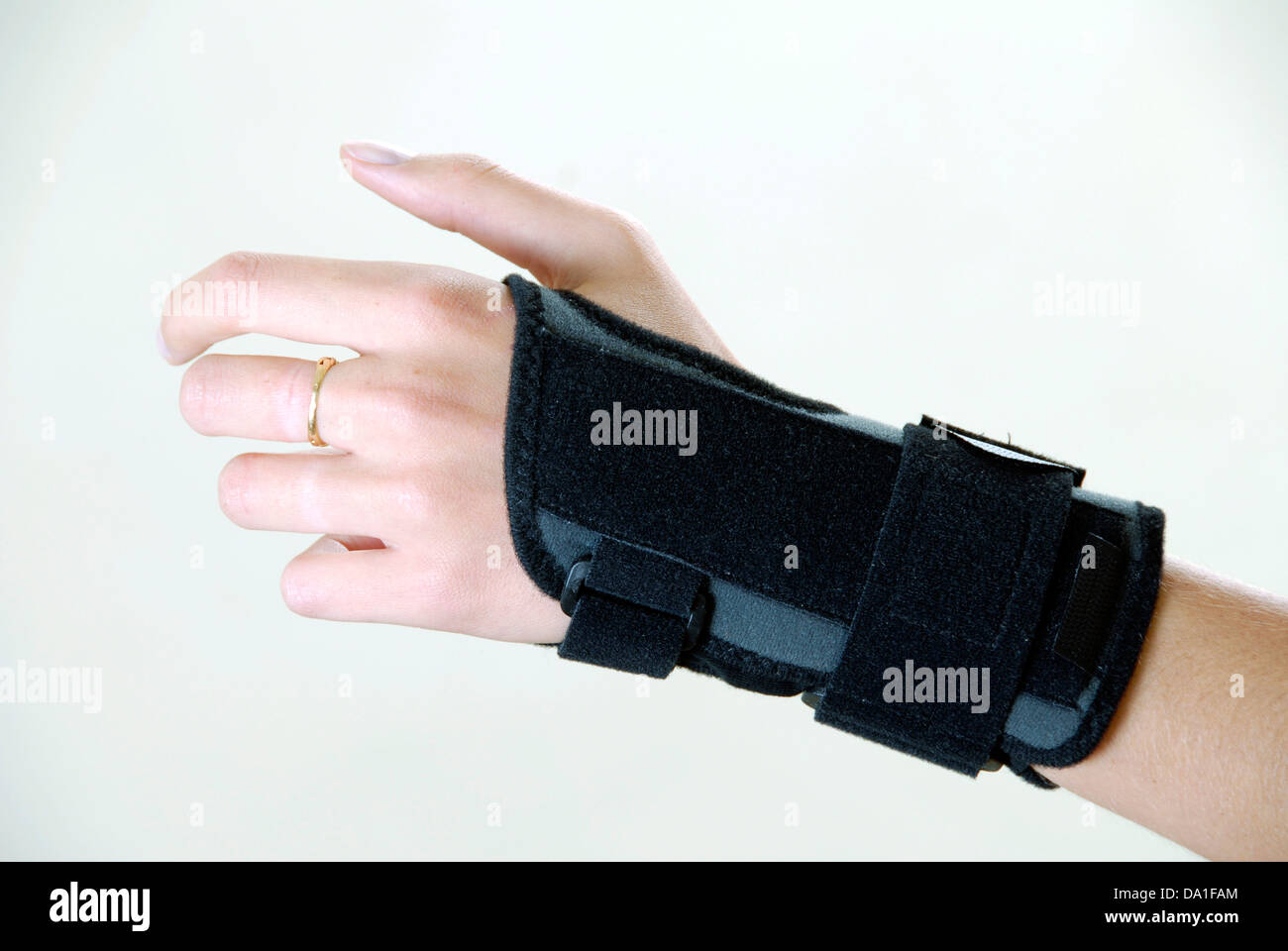 Mature woman wrist brace hi-res stock photography and images - Alamy