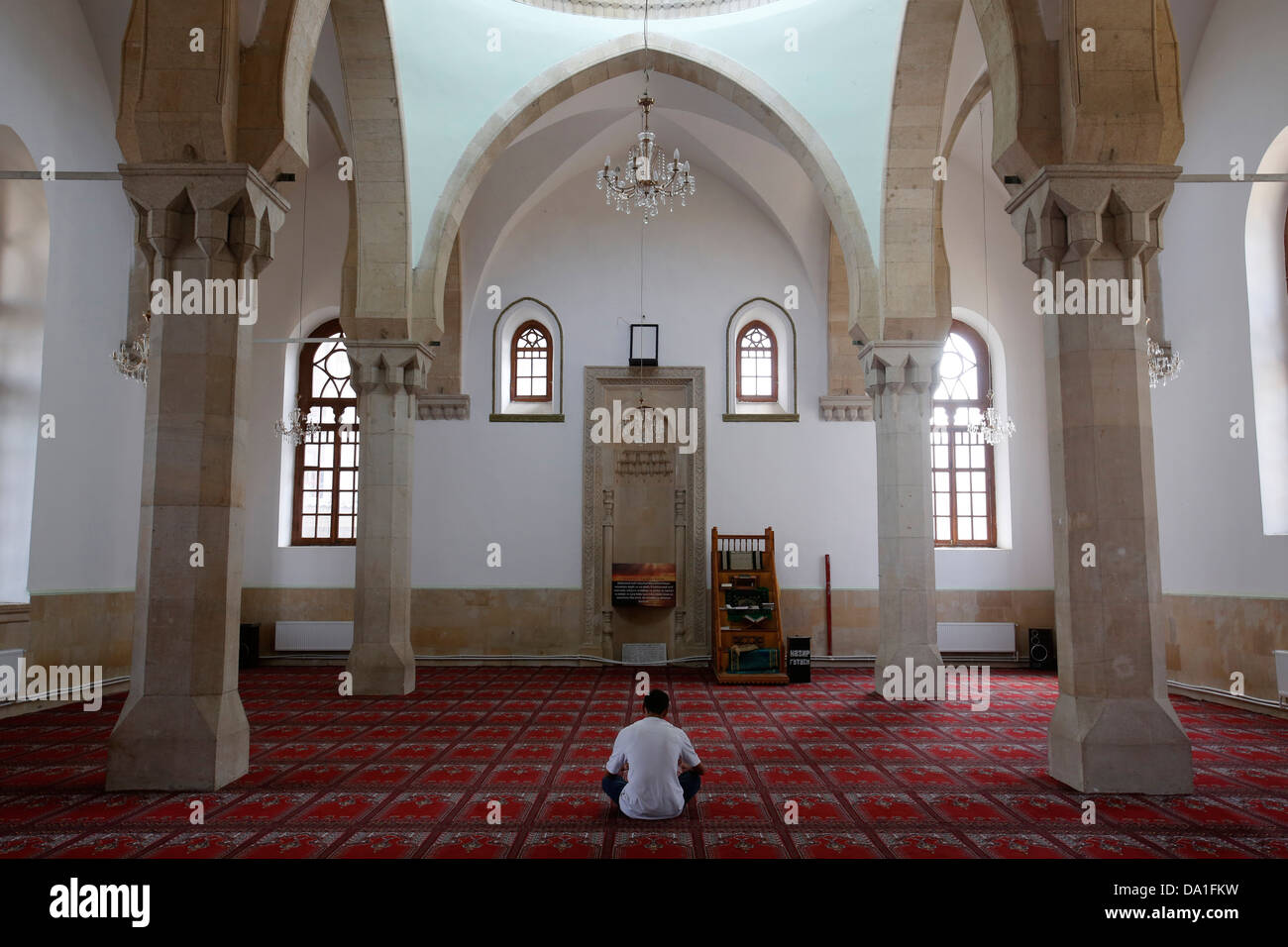 Imam praying hi-res stock photography and images - Alamy