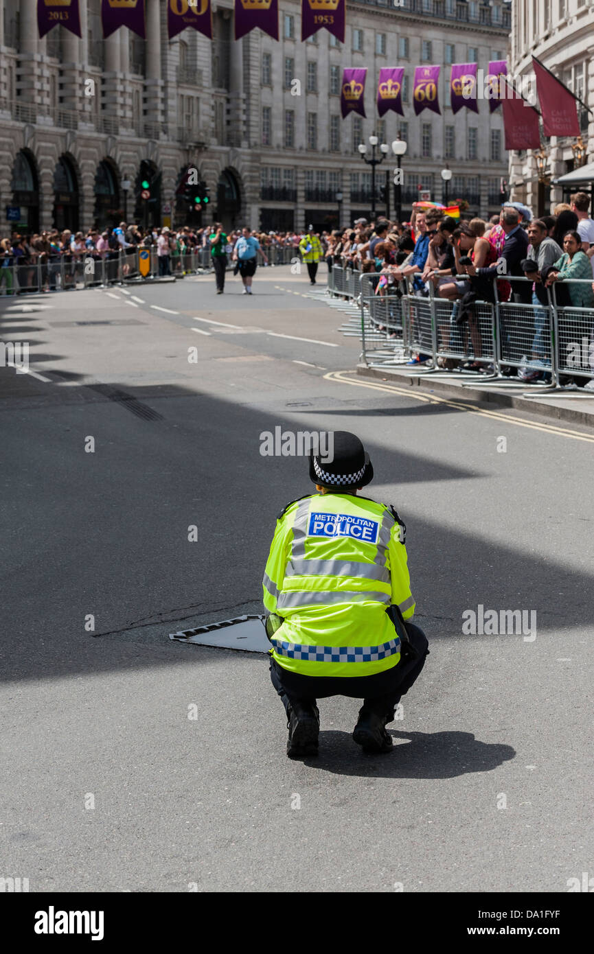 Police woman at pride london hi-res stock photography and images - Alamy