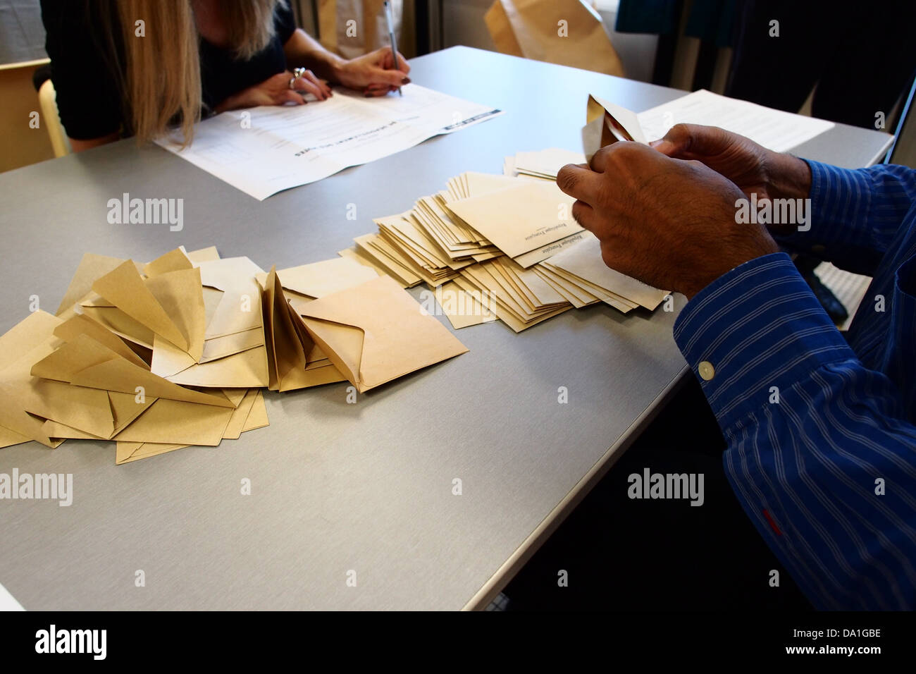 Politics voting ballot paper counting hi-res stock photography and ...