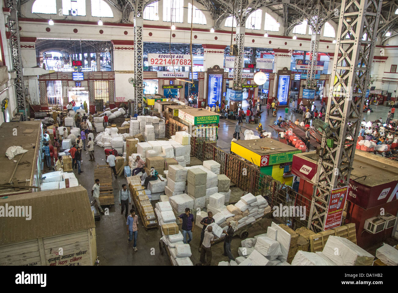 Churchgate rail station, Mumbai, India Stock Photo - Alamy