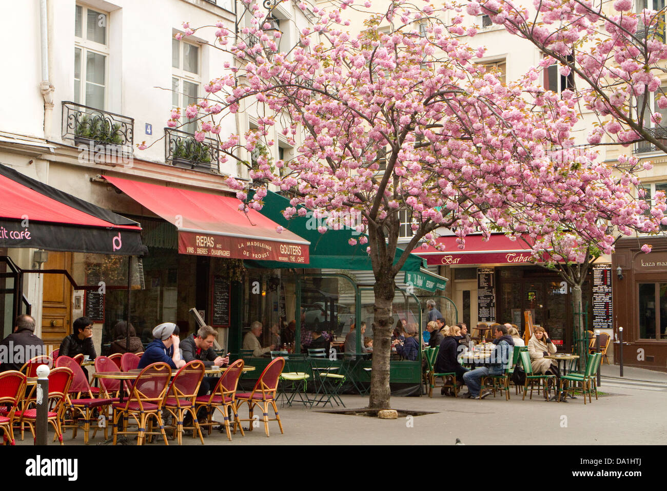 Left bank paris hi-res stock photography and images - Alamy