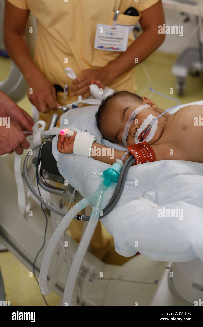 Heart surgery nurse hi-res stock photography and images - Alamy