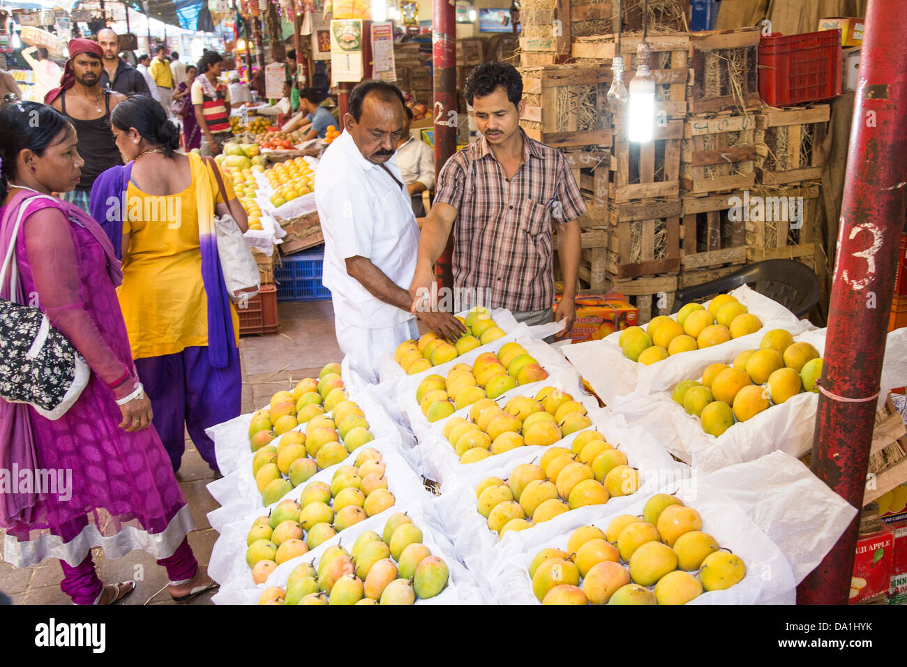 India fruit market hi-res stock photography and images - Alamy