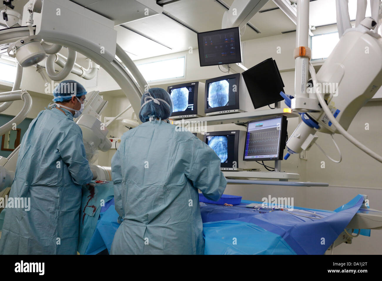 Doctor surgery chain hi-res stock photography and images - Alamy