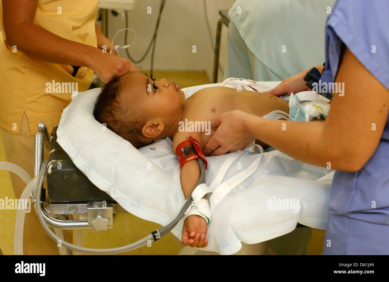 Heart surgery nurse hi-res stock photography and images - Alamy
