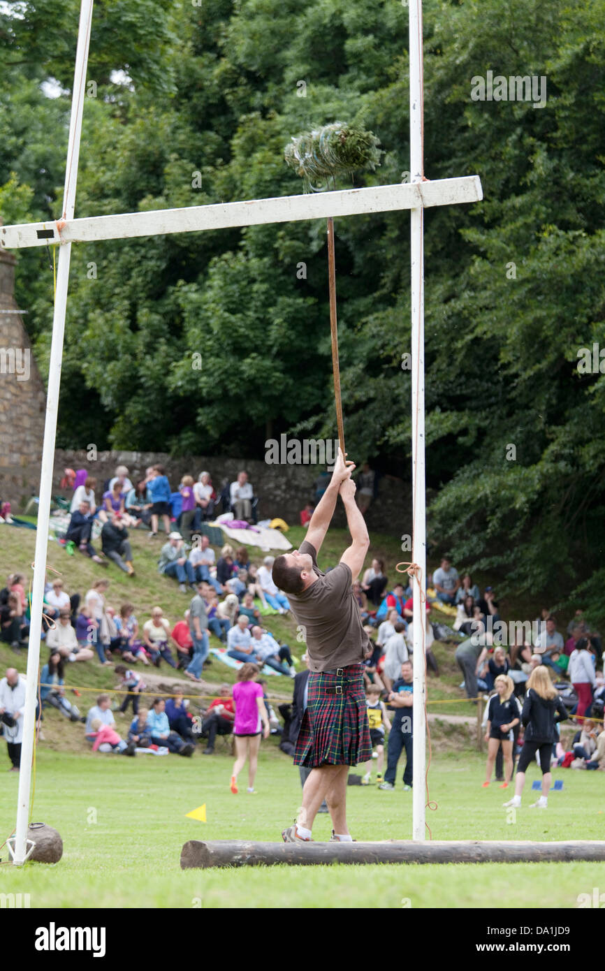 Sheaf toss scotland hi-res stock photography and images - Alamy