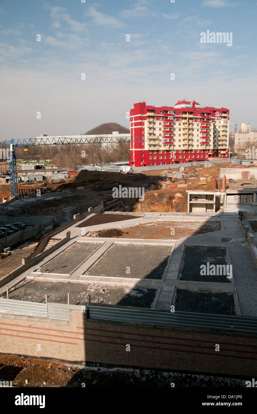 building high-rise buildings, the city of Donetsk Stock Photo - Alamy