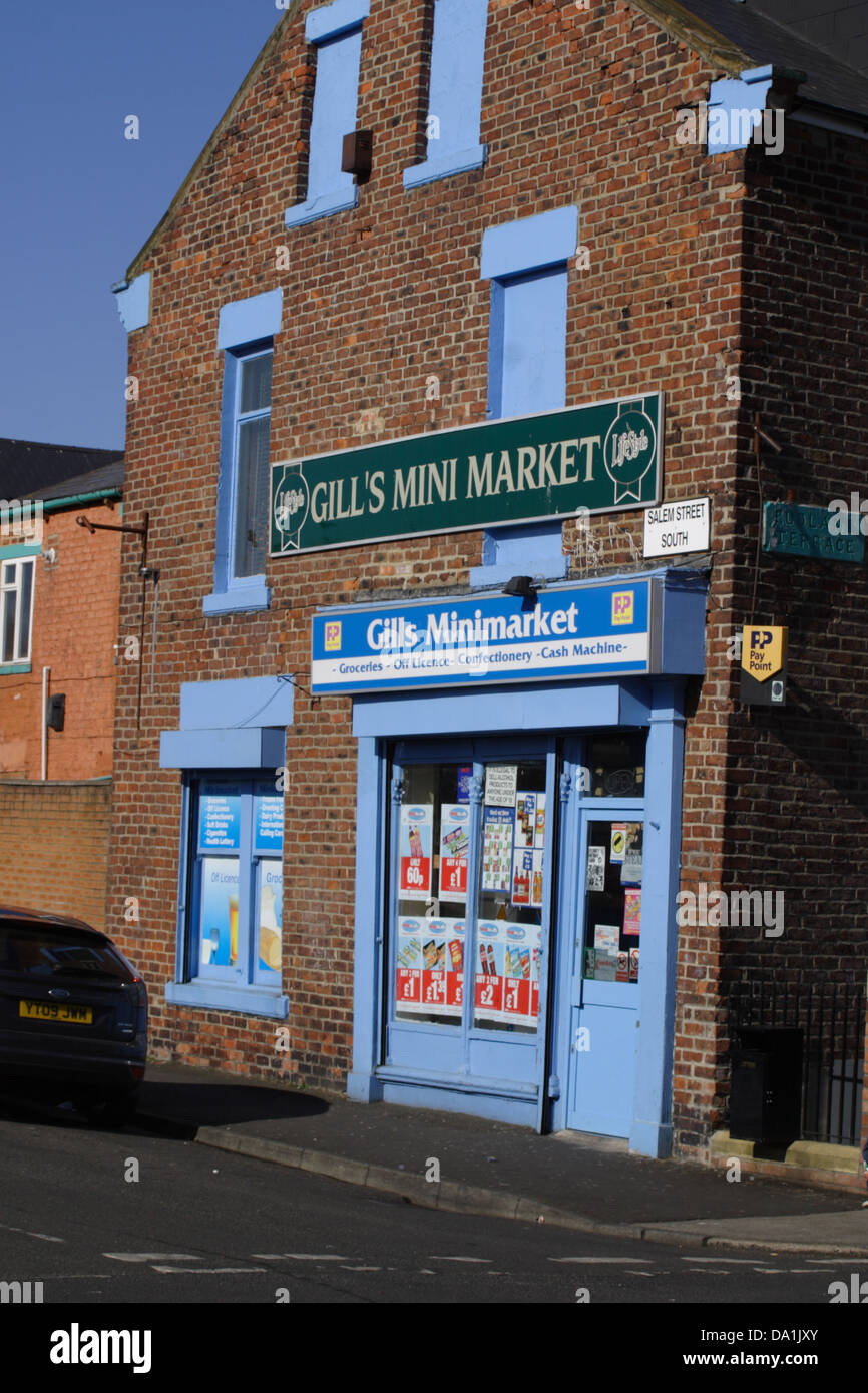 Off licence corner shop hi-res stock photography and images - Alamy