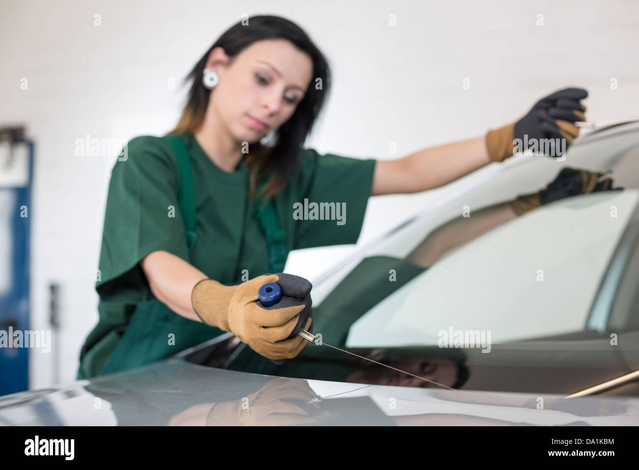 Replace windscreen hi-res stock photography and images - Alamy