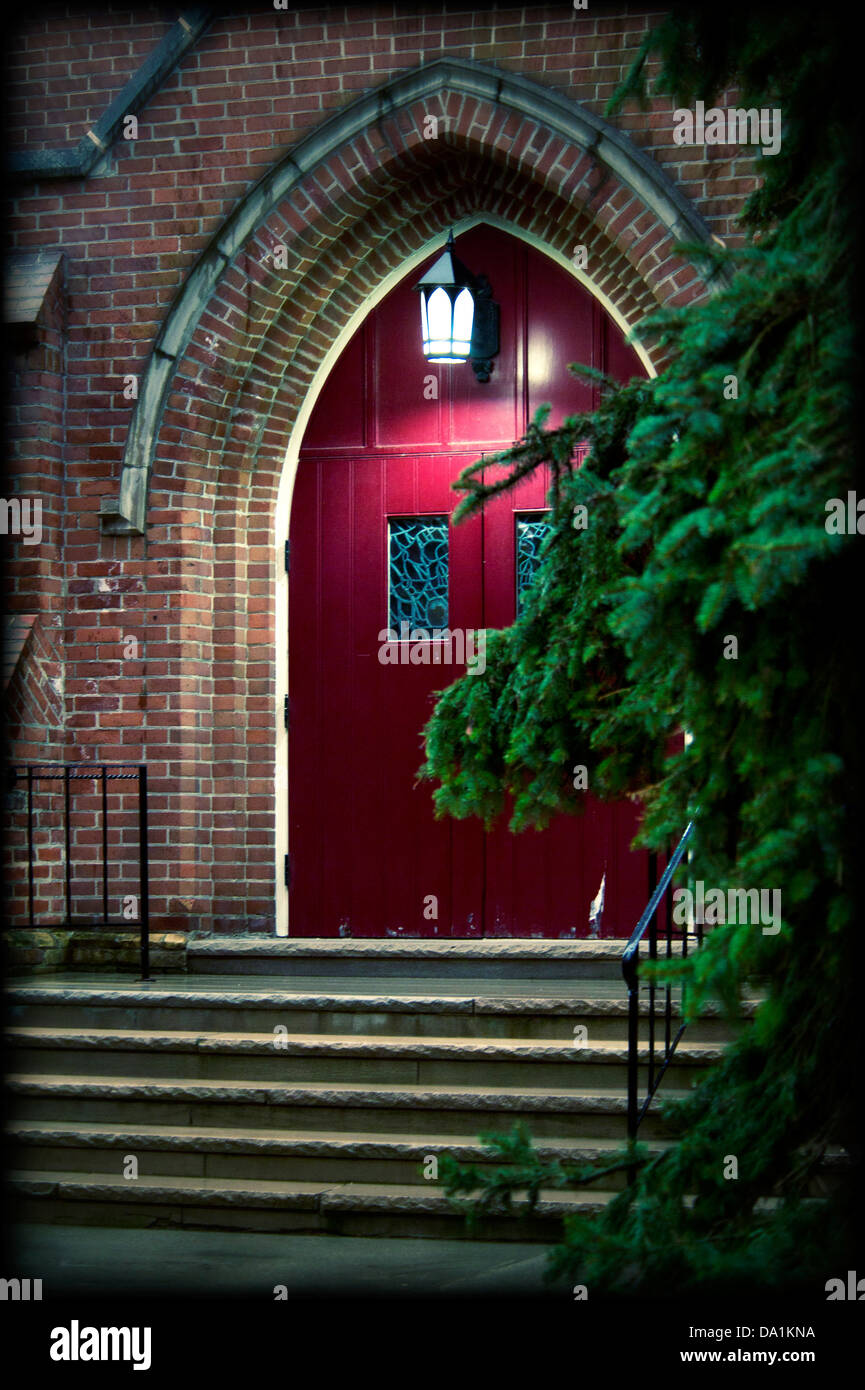 Closed church hi-res stock photography and images - Alamy