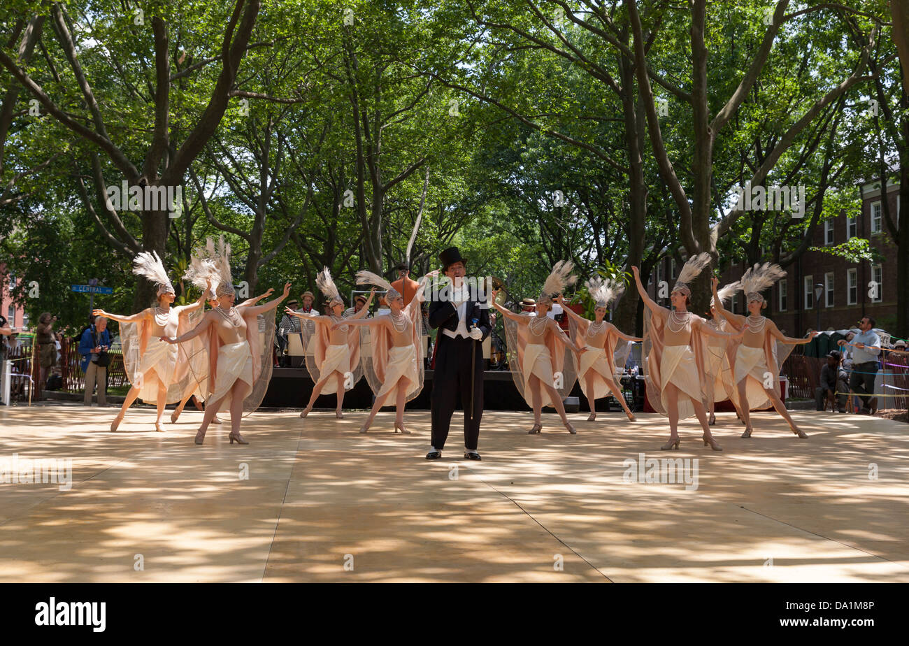 Jazz Age lawn party by Michael Arenella & the Dreamland Orchestra Stock ...