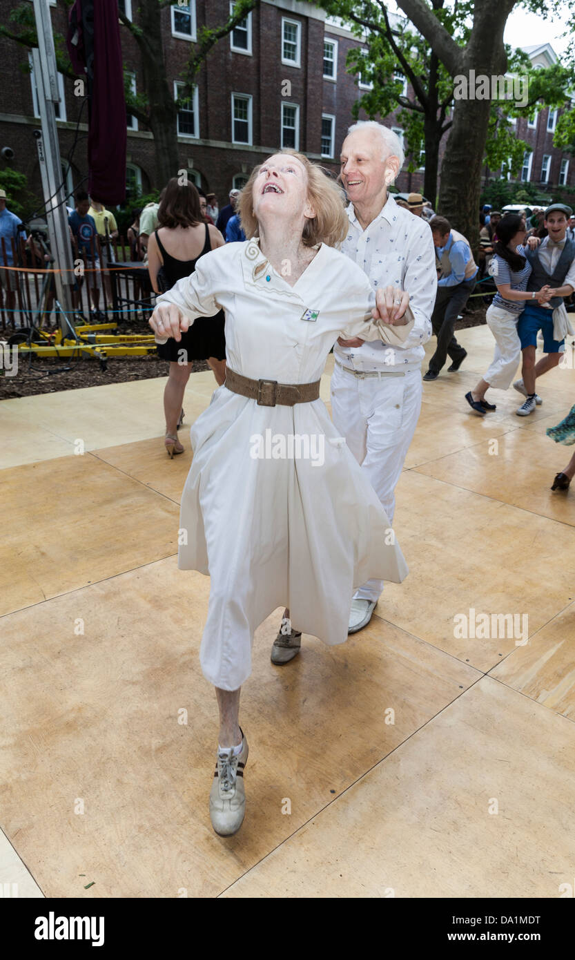Jazz Age lawn party by Michael Arenella & the Dreamland Orchestra Stock ...