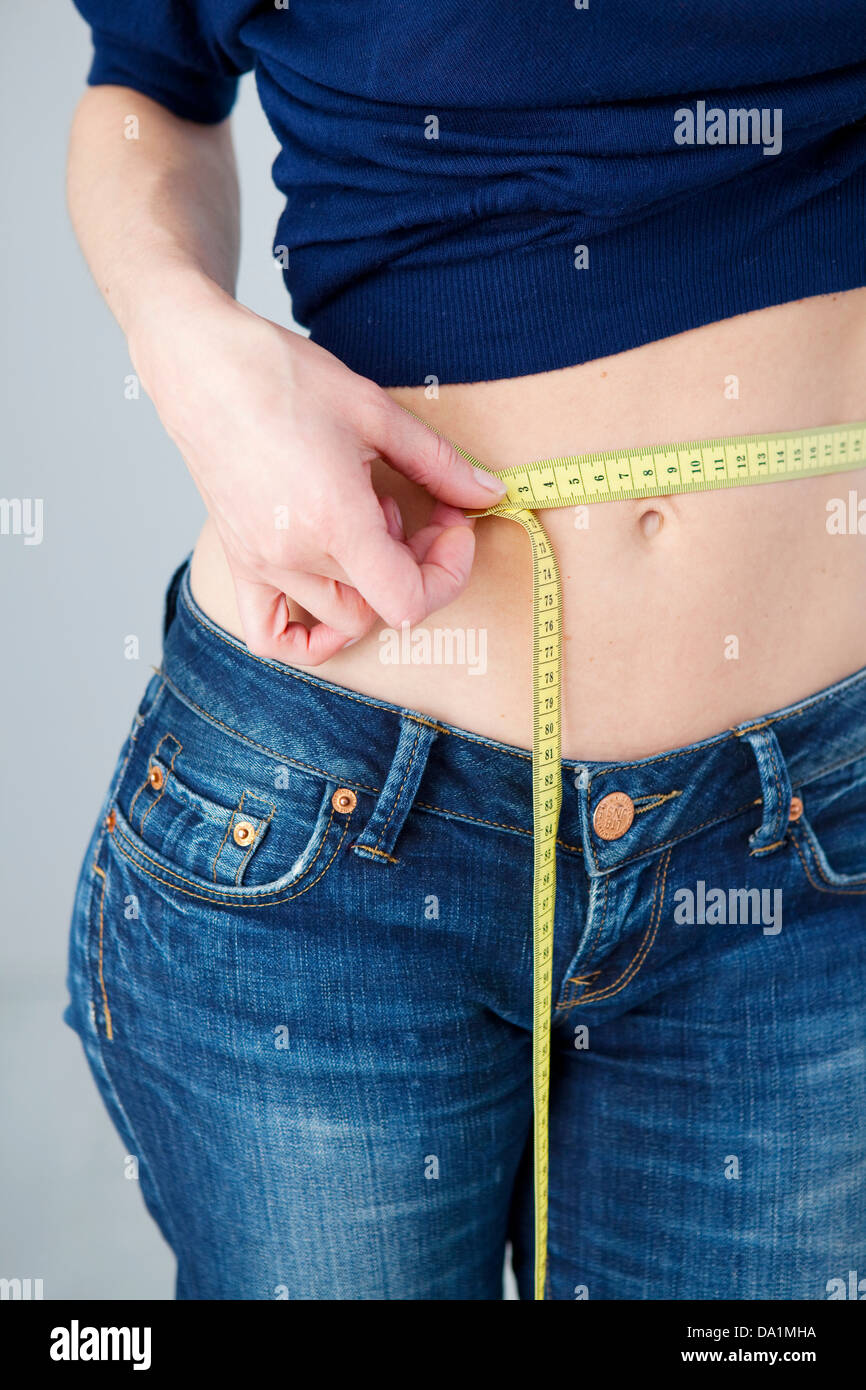 WOMAN'S WAIST CIRCUMFERENCE Stock Photo - Alamy