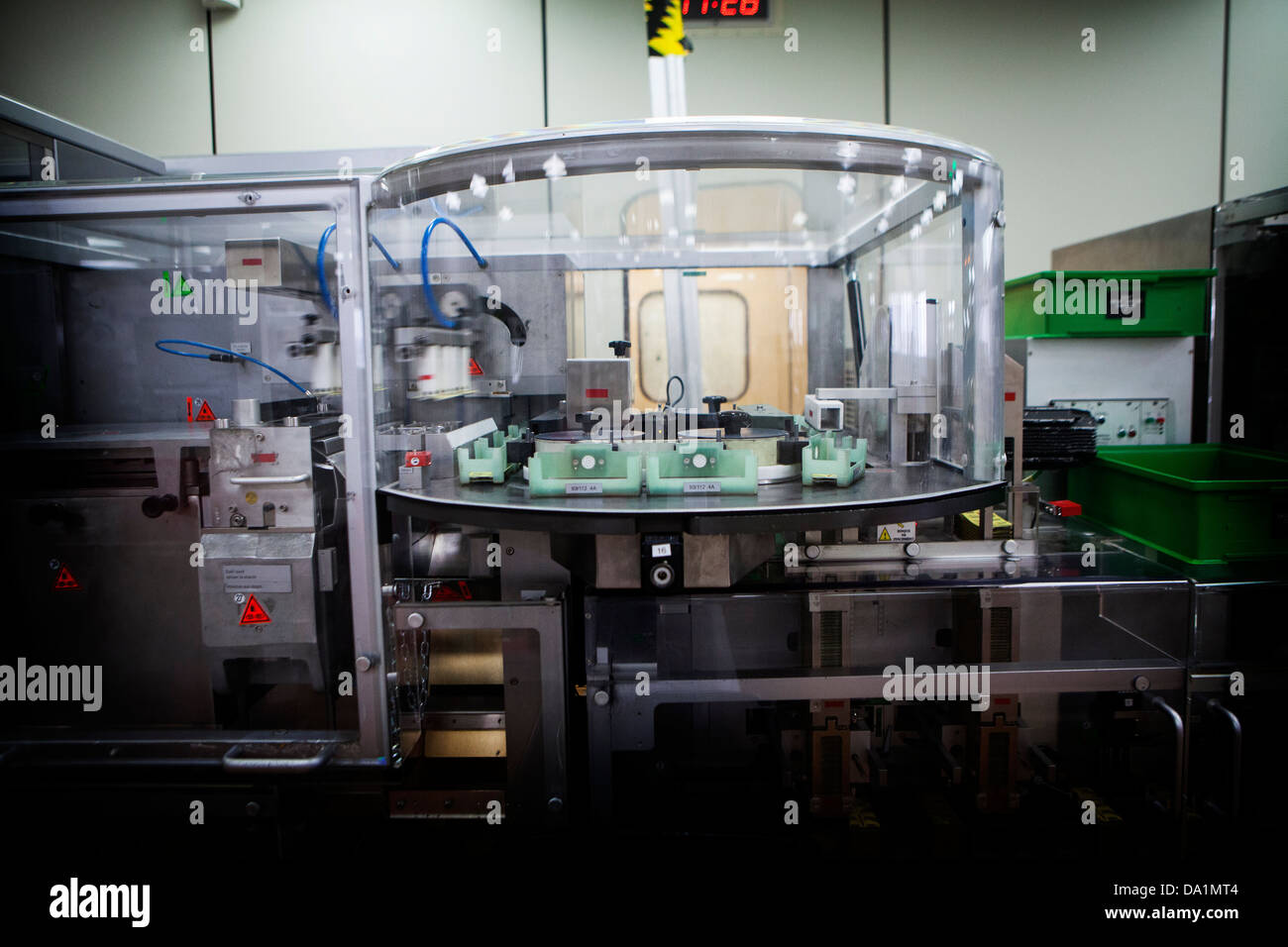 Pharmaceutical machine hi-res stock photography and images - Alamy