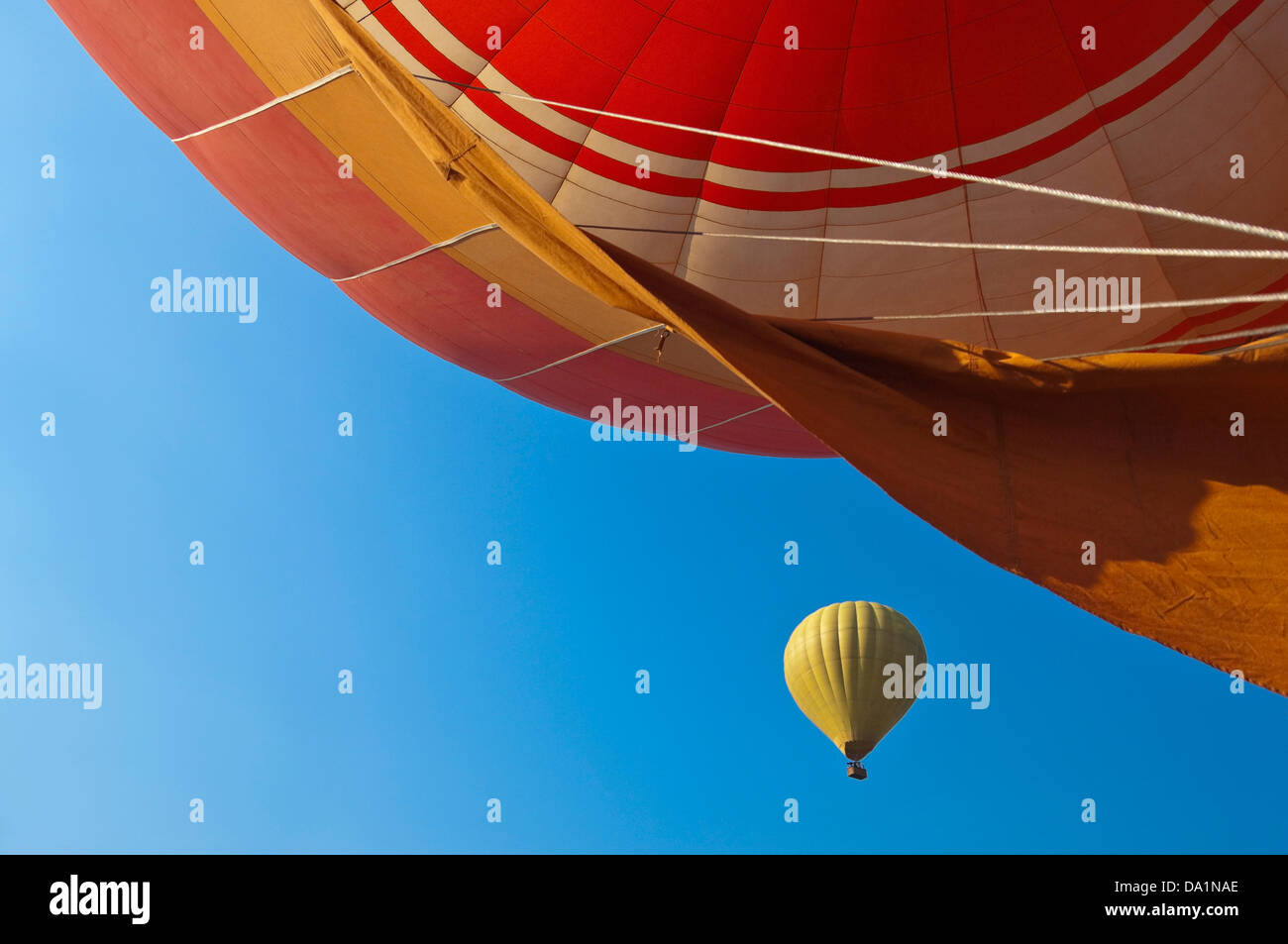 Hot air balloons in flight hi-res stock photography and images - Alamy
