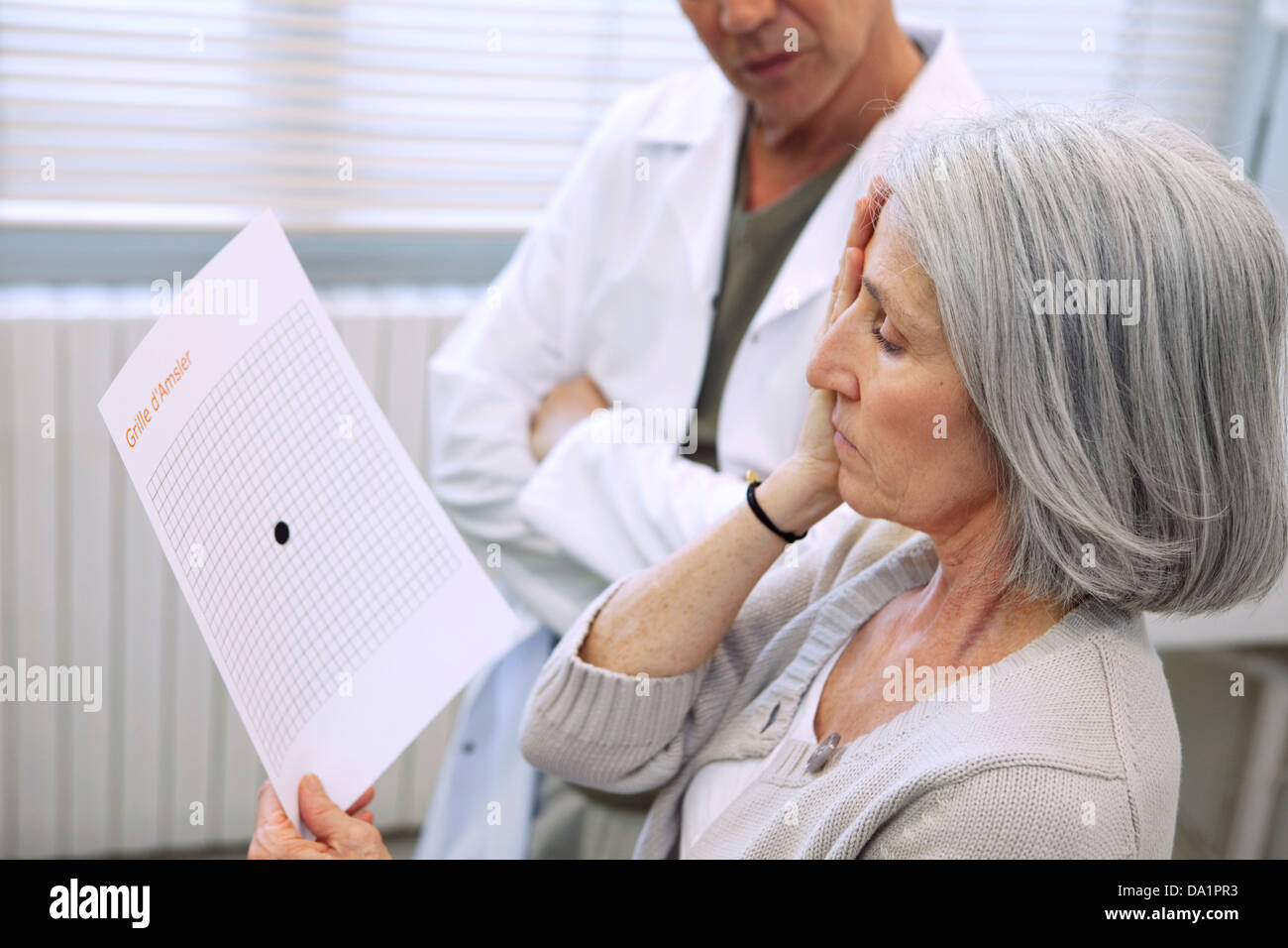 Amsler grid hi-res stock photography and images - Alamy