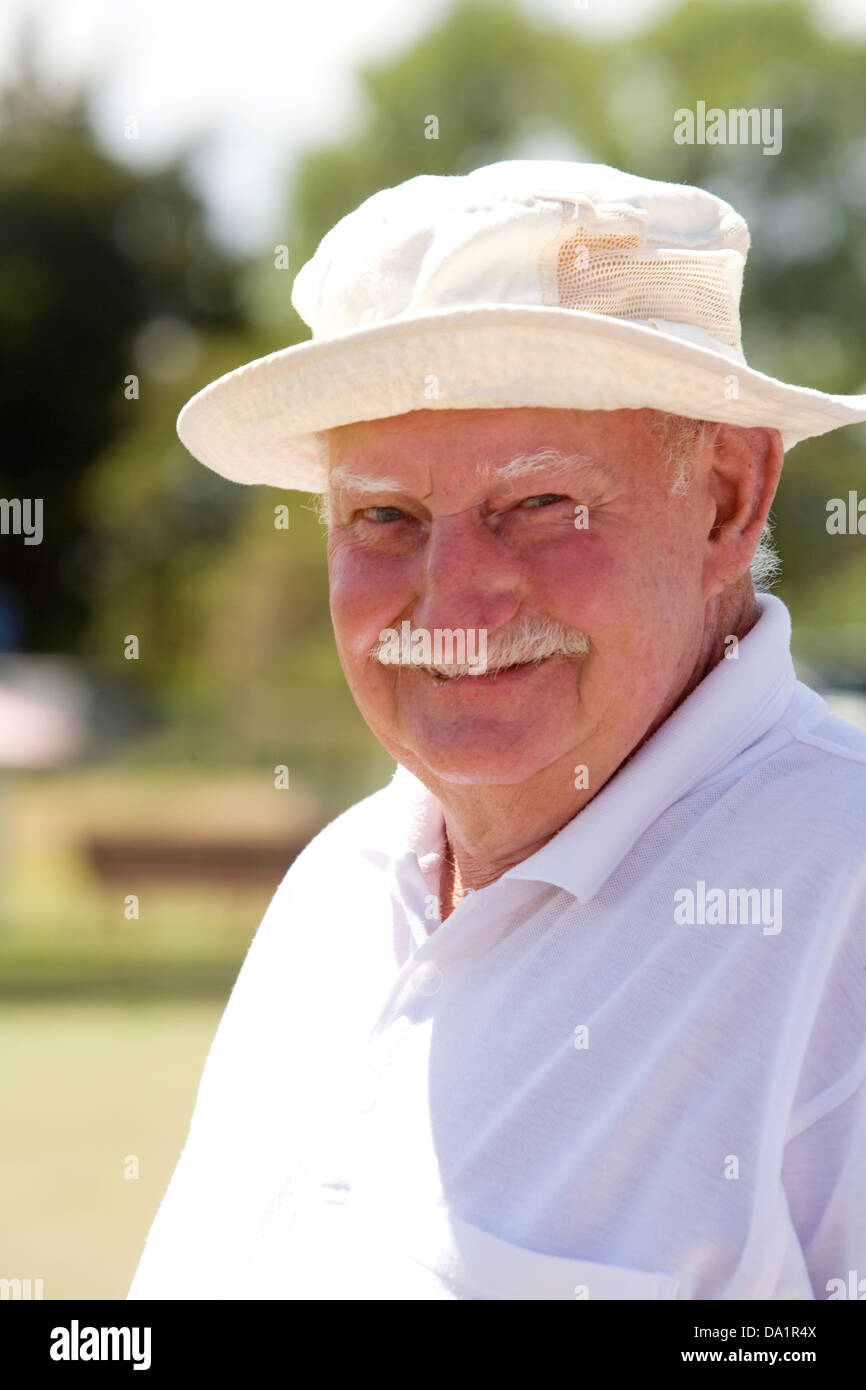 New Zealand Bowler High Resolution Stock Photography and Images - Alamy