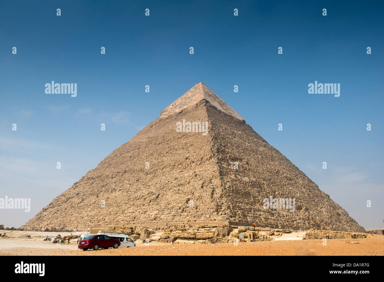 Pyramid of Khafre in Great pyramids complex in Giza Stock Photo - Alamy