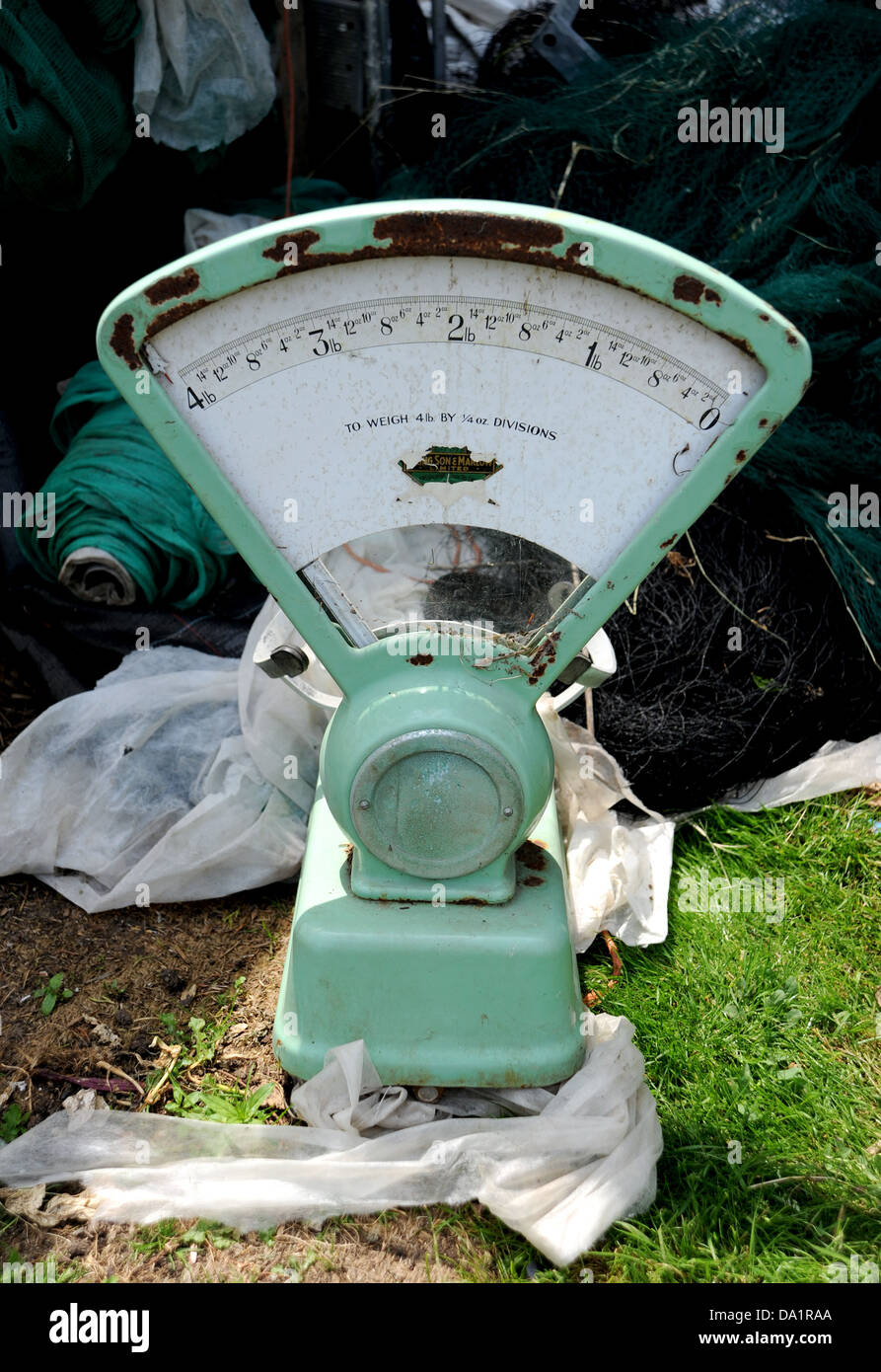 Weighing scale antique hi-res stock photography and images - Alamy