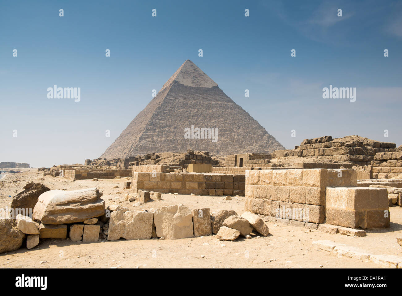 Pyramid of Khafre in Great pyramids complex in Giza Stock Photo - Alamy