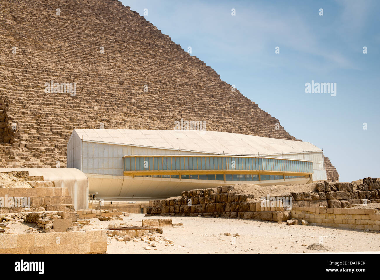 The pavilion with Khufu ship outside of pyramid of Khufu (Cheops) in ...