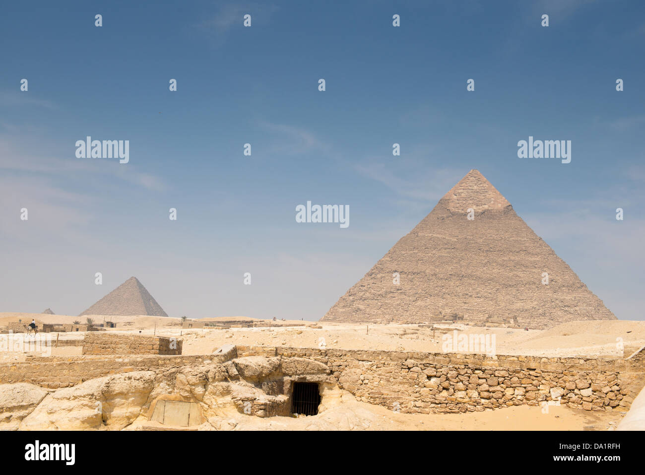 Pyramid of Khafre in Great pyramids complex in Giza Stock Photo - Alamy
