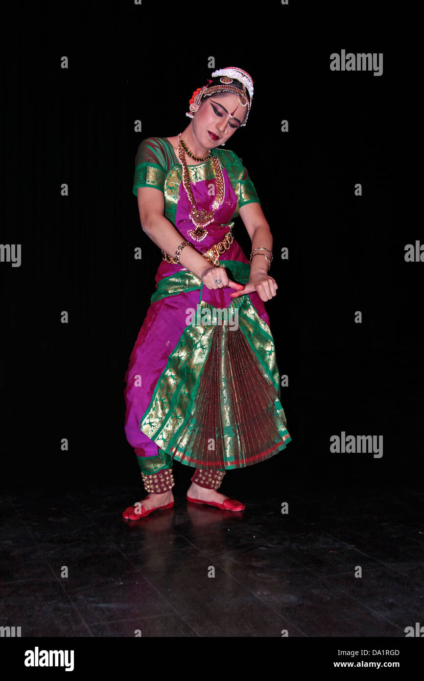 Beautiful young indian woman dancing hi-res stock photography and ...
