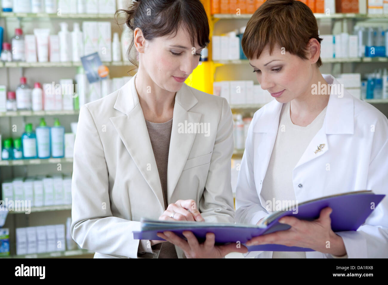 PHARMACEUTICAL SALES REPRESENTATIVE Stock Photo - Alamy