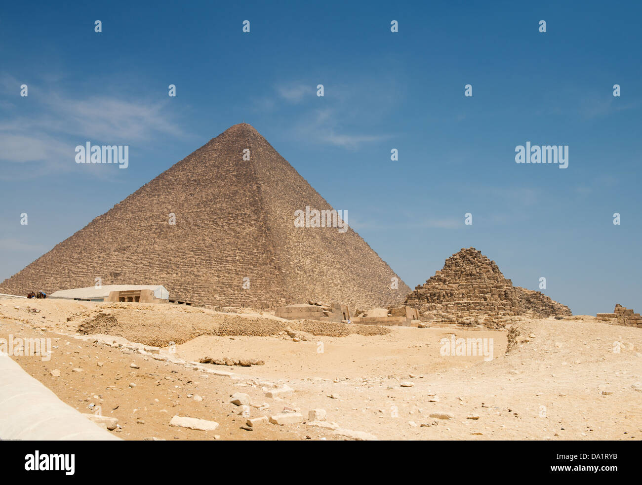 Pyramid of Khufu (Cheops) in Great pyramids complex in Giza Stock Photo ...