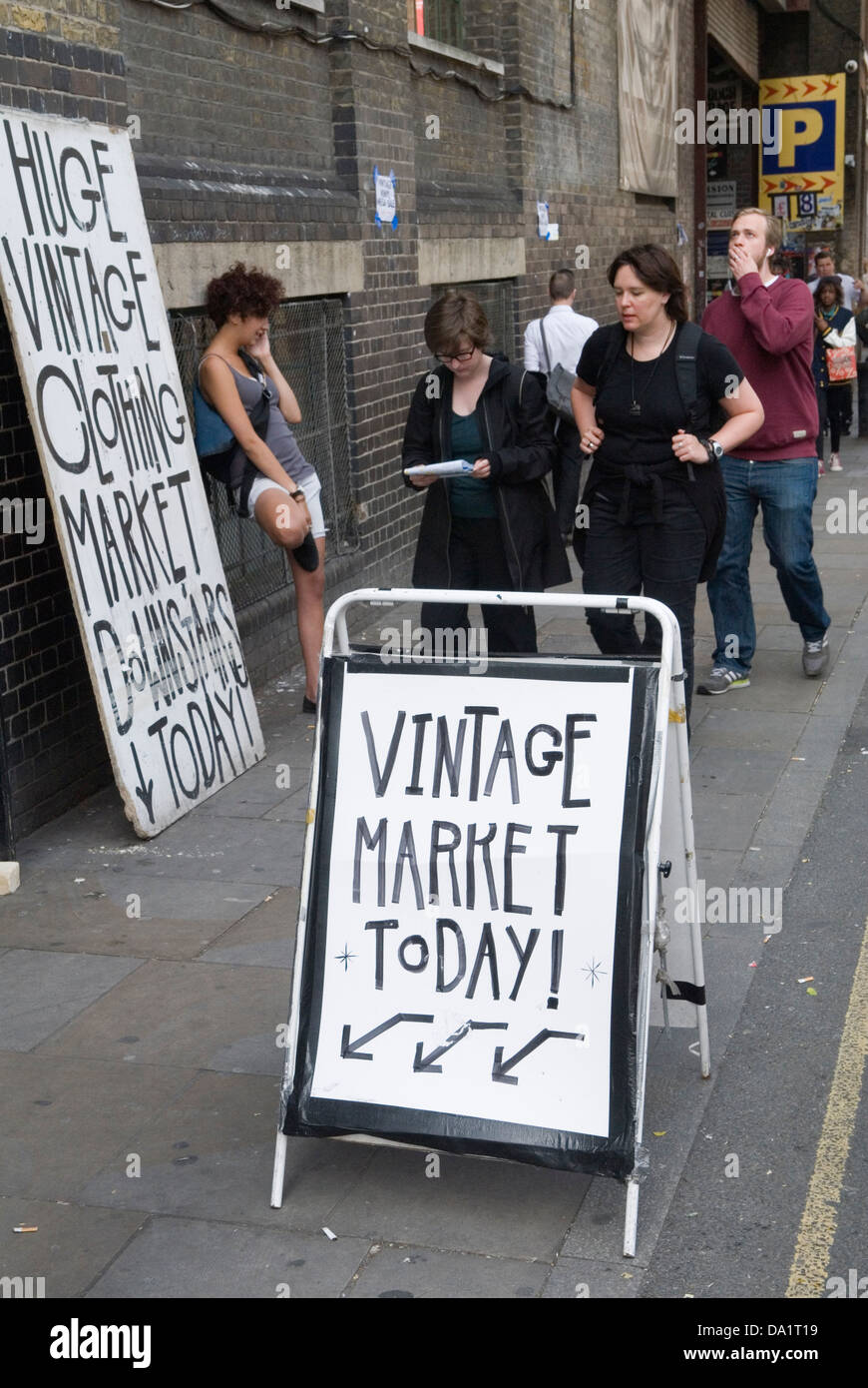 Vintage clothes market signs. Saturday afternoon Brick Lane London E1 ...