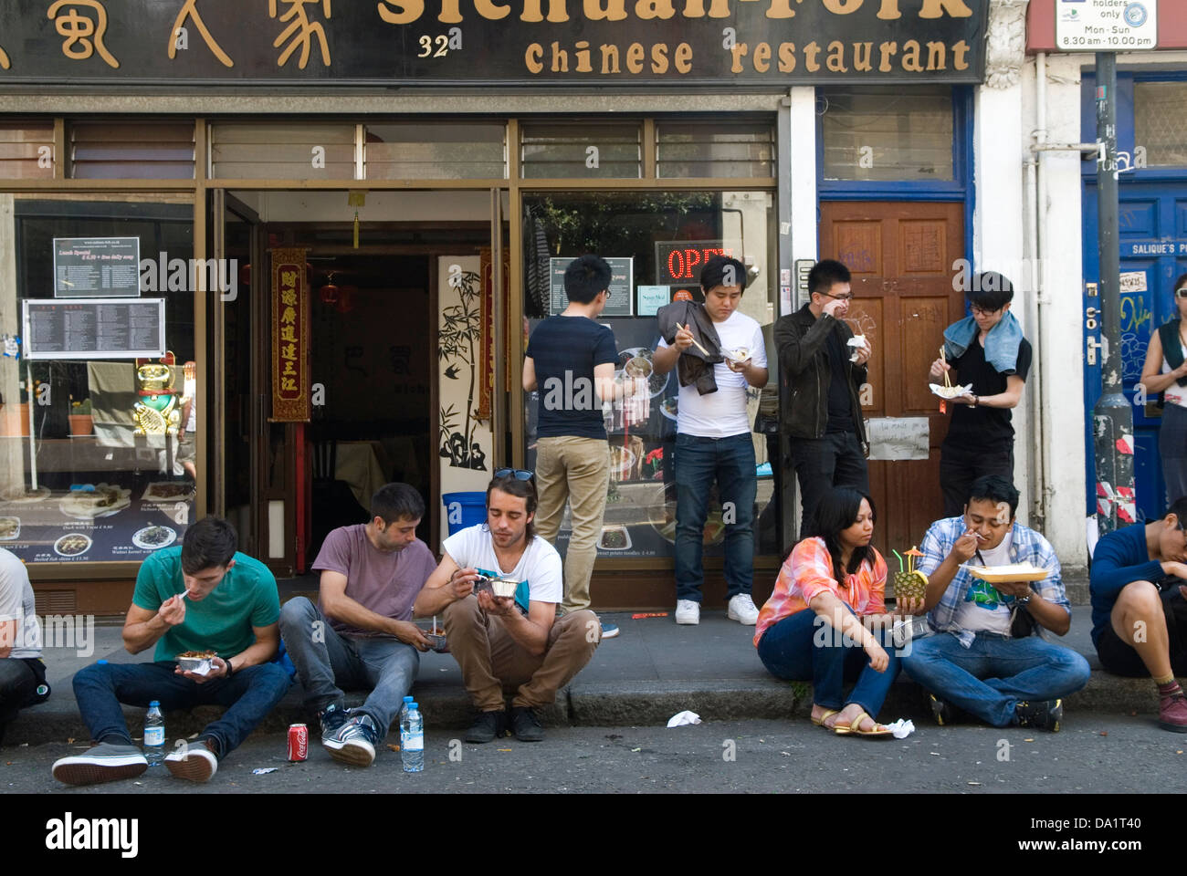 Chinese people uk hi-res stock photography and images - Alamy