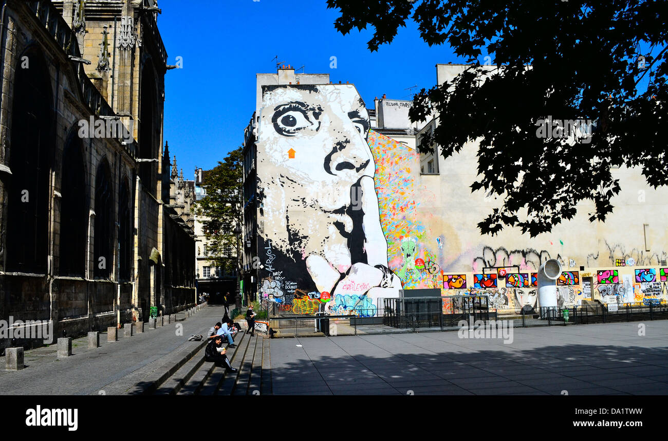 Street art at Place Igor Stravinsky, Pompidou Centre, Paris Stock Photo ...