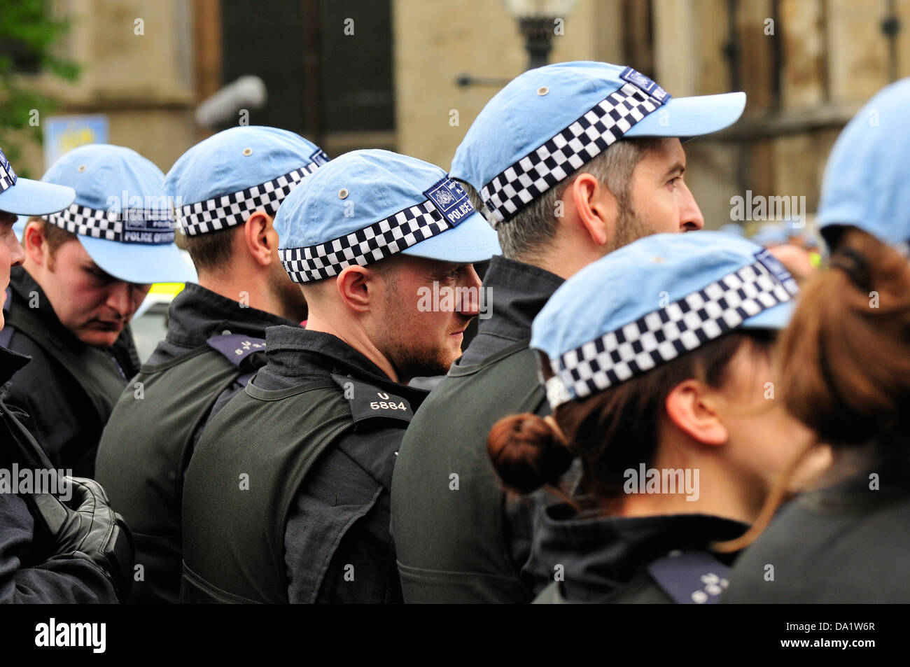 Metropolitan police territorial support group hi-res stock photography ...