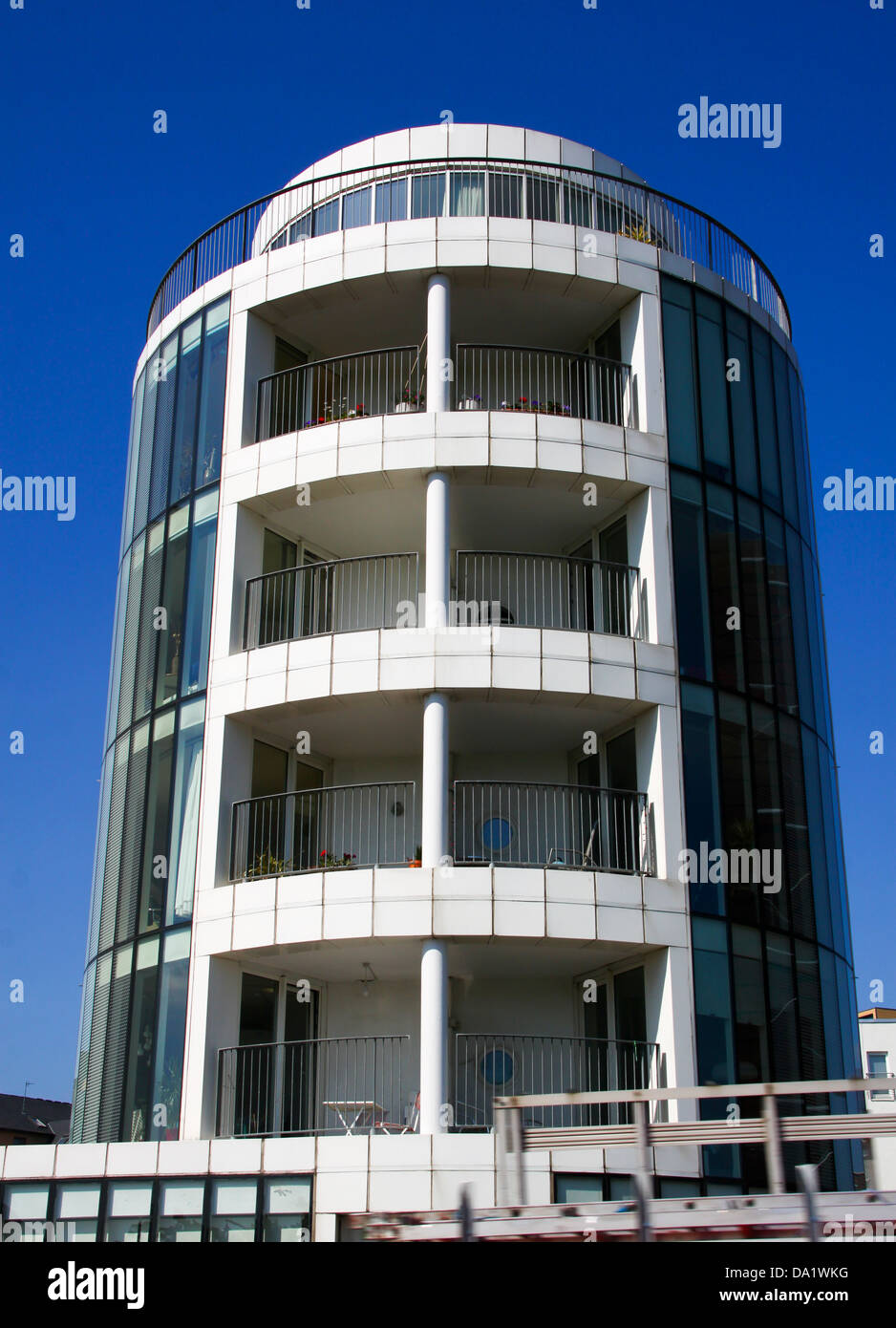 Urban housing architecture hi-res stock photography and images - Alamy