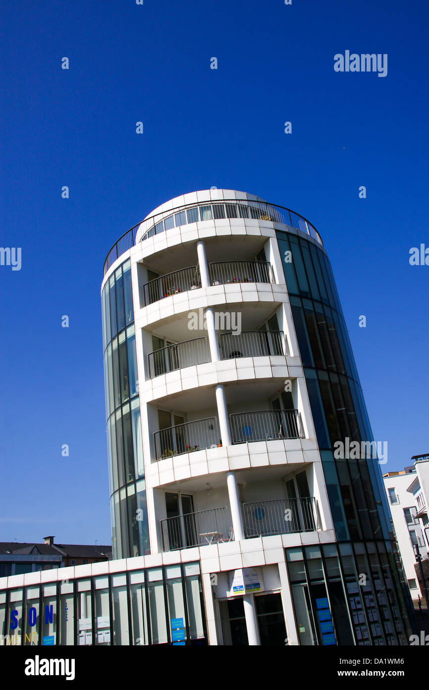 Modern urban housing hi-res stock photography and images - Alamy