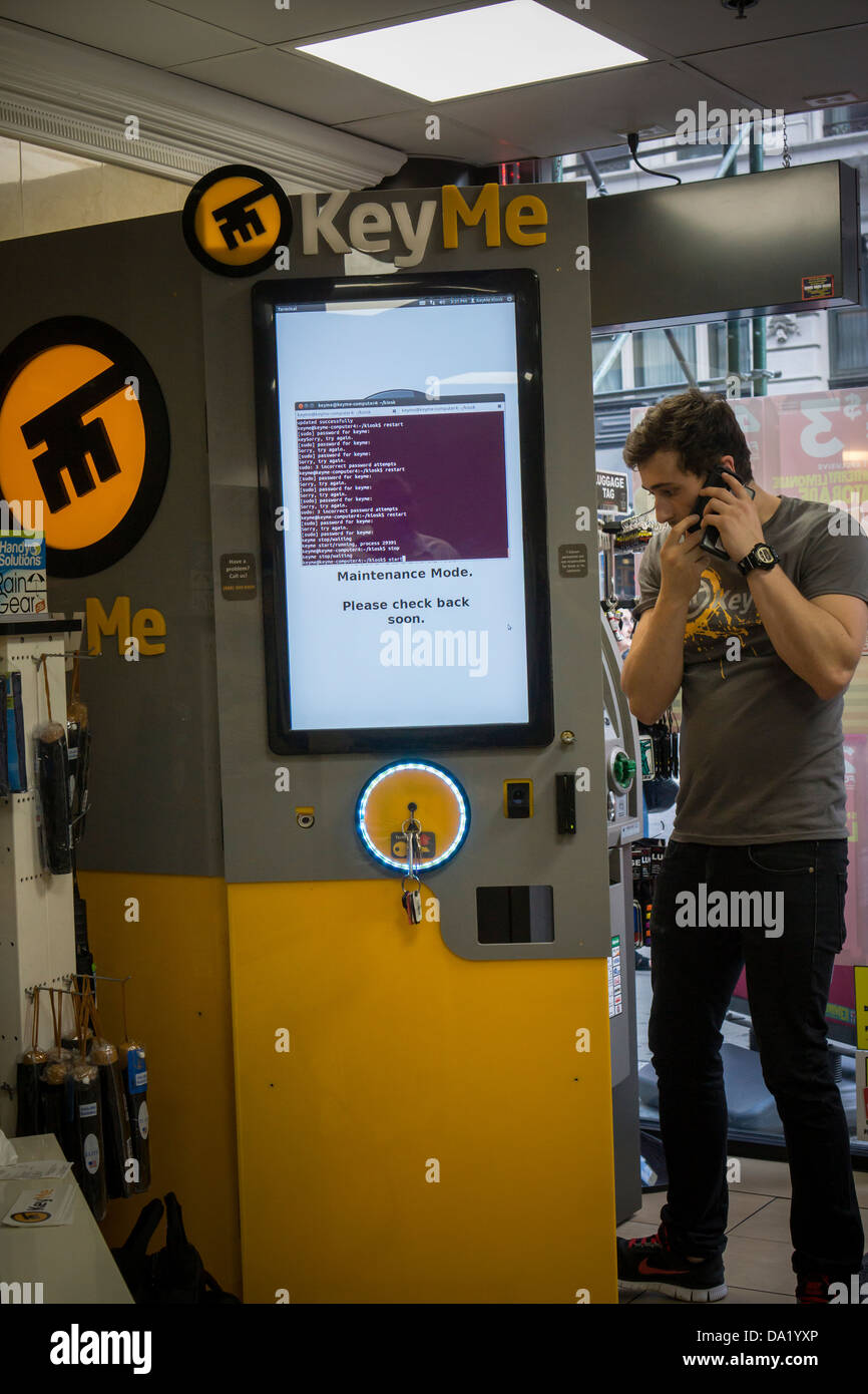 Self Service Kiosk Stock Photos & Self Service Kiosk Stock Images - Alamy