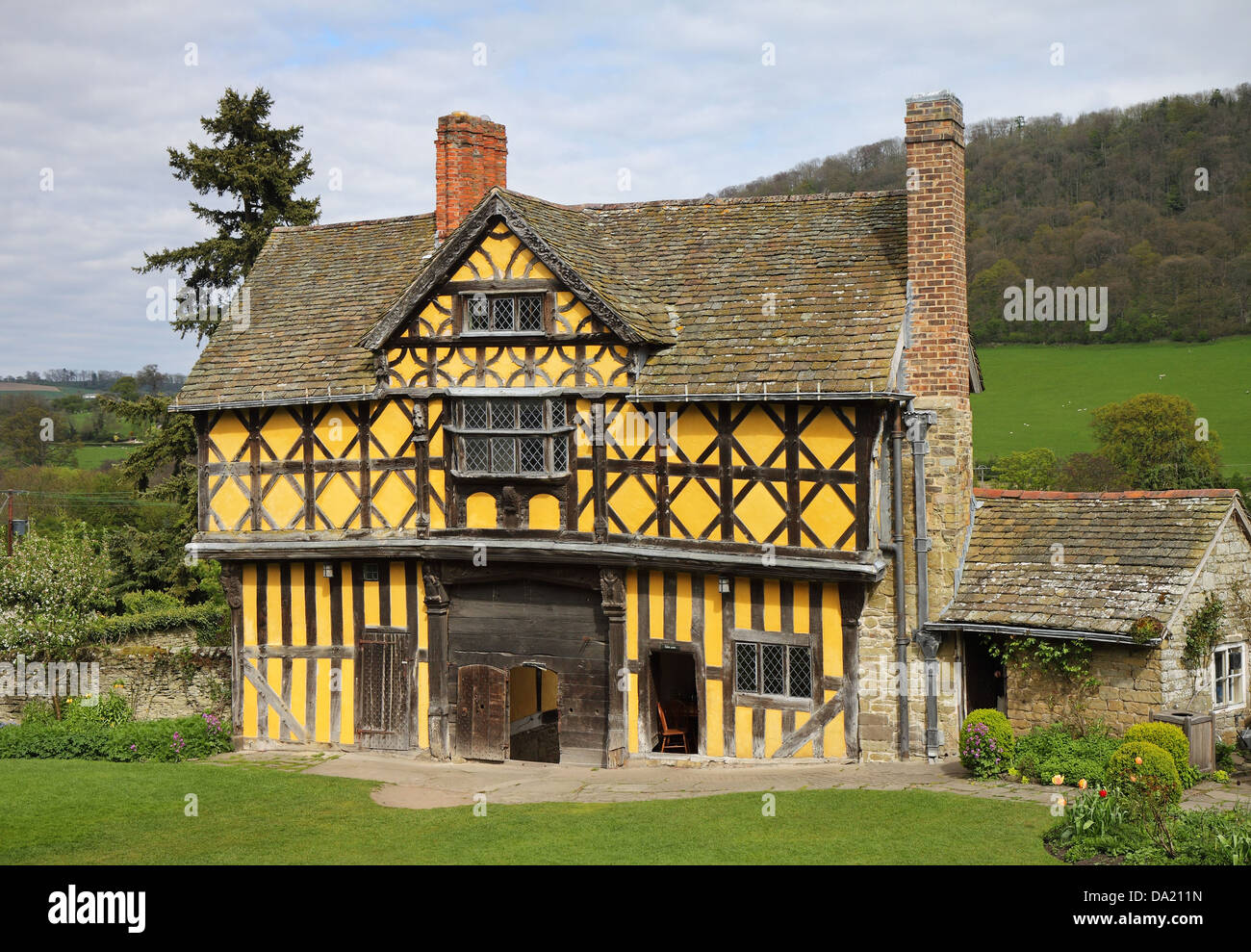 Elizabethan Timber framed house Stock Photo - Alamy